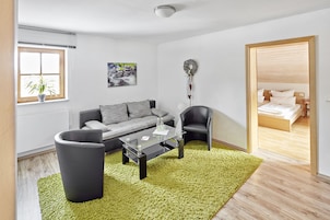Suite Júnior | Roupa hipoalergénica, minibar, secretária, cortinas/cortinados opacos