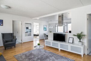 Apartamento Standard, 3 quartos, varanda | Sala de estar | Smart TV 