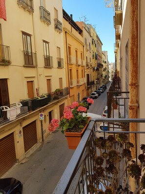 Quarto quádruplo família, sacada | Vista para a rua
