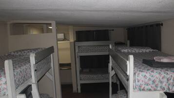 Dormitório Partilhado Básico | 1 quarto, quartos insonorizados, roupa de cama fornecida