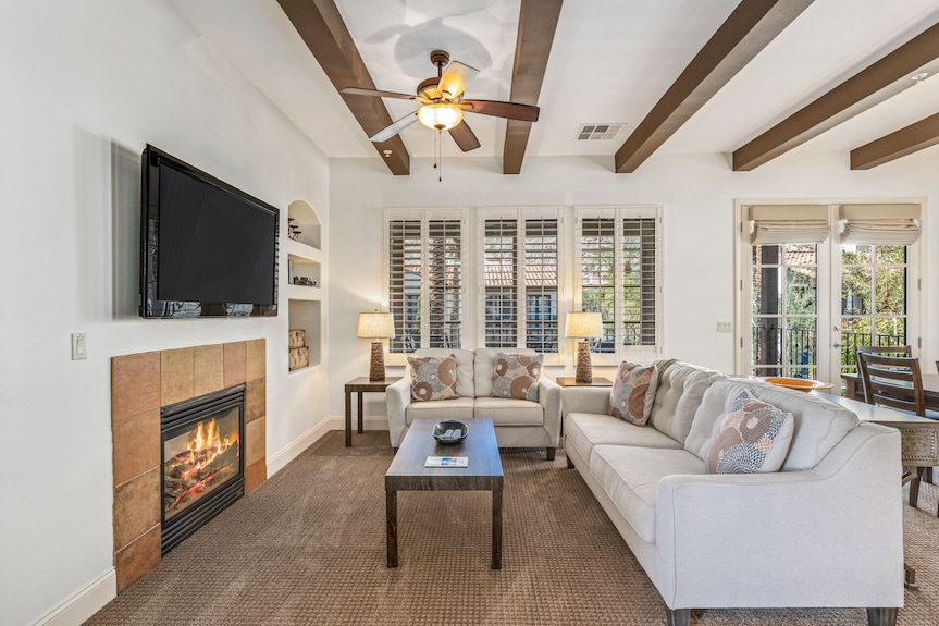 Near Pool! Upgraded Premium Villa Upstairs On Paseo (C75) - La Quinta, CA