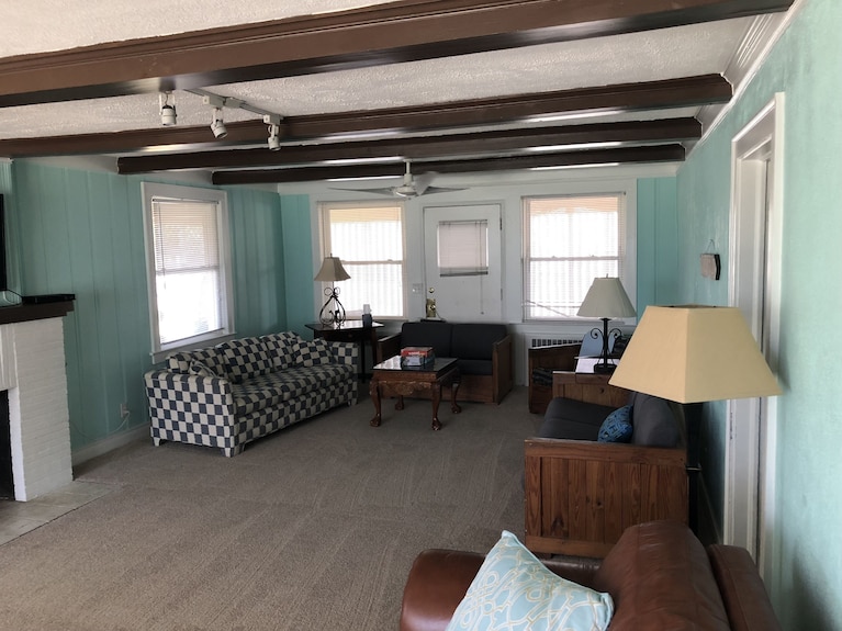 Historic Beach Side Getaway - Pet Friendly, Wi-fi, Just Steps To The Beach - 諾福克