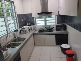 Casa Familiar, várias camas, não fumadores | Cozinha privada | Um frigorífico/congelador grande, um micro-ondas, uma placa de cozinha