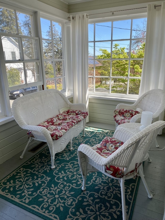 Sparkling Clean 1920's Bungalow - Marin County, CA