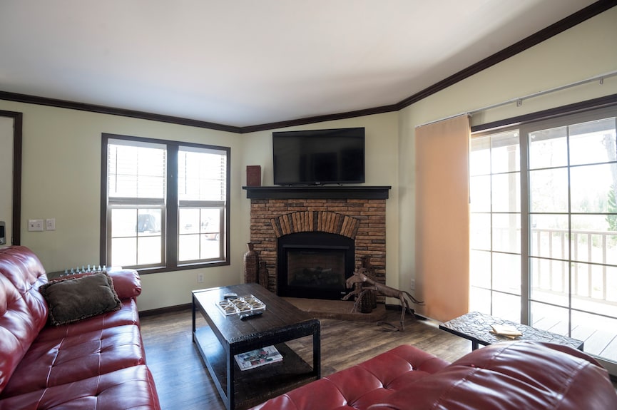 Lakeside Paradise Birds Serenade Tranquility Warm Fireplace Pet &Family Friendly - New Jersey