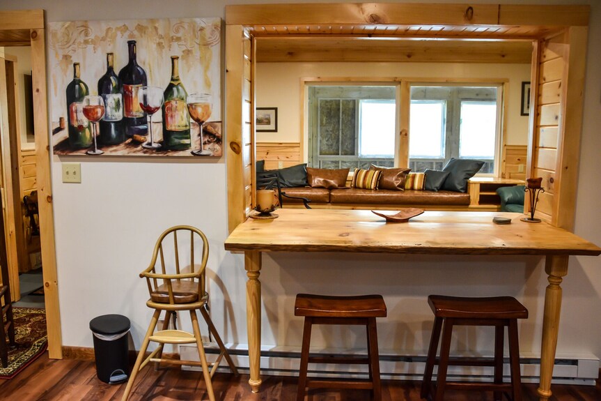 River Rock Chalet, In-law Suite With Private Entrance, 2 Bedrooms And 2 Baths. - State of New York