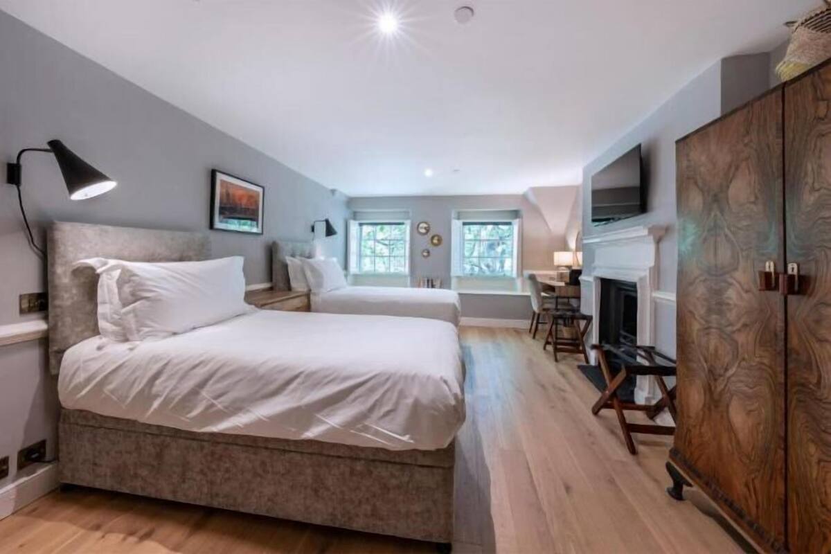 Roupa hipoalergénica, com decoração personalizada