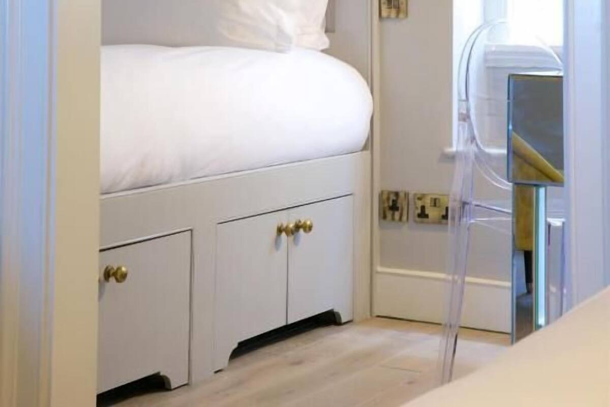 Roupa hipoalergénica, com decoração personalizada