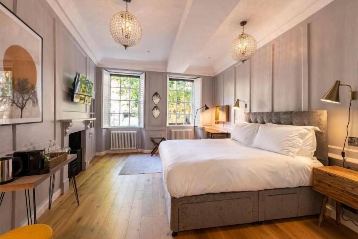 Roupa hipoalergénica, com decoração personalizada