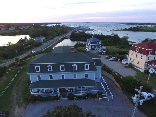 Payne's Harbor View Inn - Block Island, RI