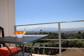 Apartamento Júnior em Condomínio Fechado, várias camas, não fumadores, vista para a montanha | Varanda