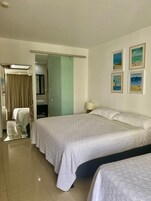 Estúdio, várias camas, acessível | Cortinas/cortinados opacos, roupa de cama fornecida 