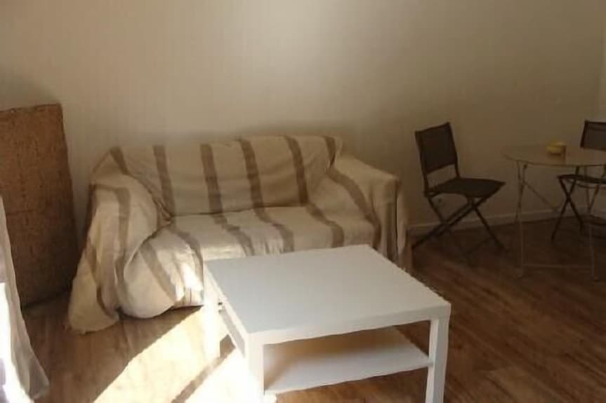 Location Hyeres Studio Indépendant Pour 2 Pers( Dans Villa ) Cadre Bucolique - ibis Hyeres Centre