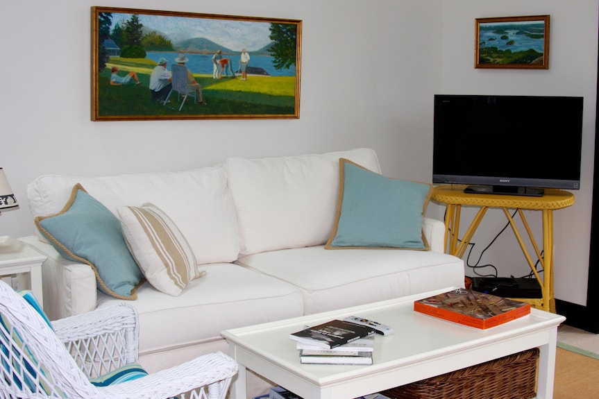 Acadia Long Pond Waterfront 75 Ft To Dock Modern Cottage Sleeps 5 - Maine