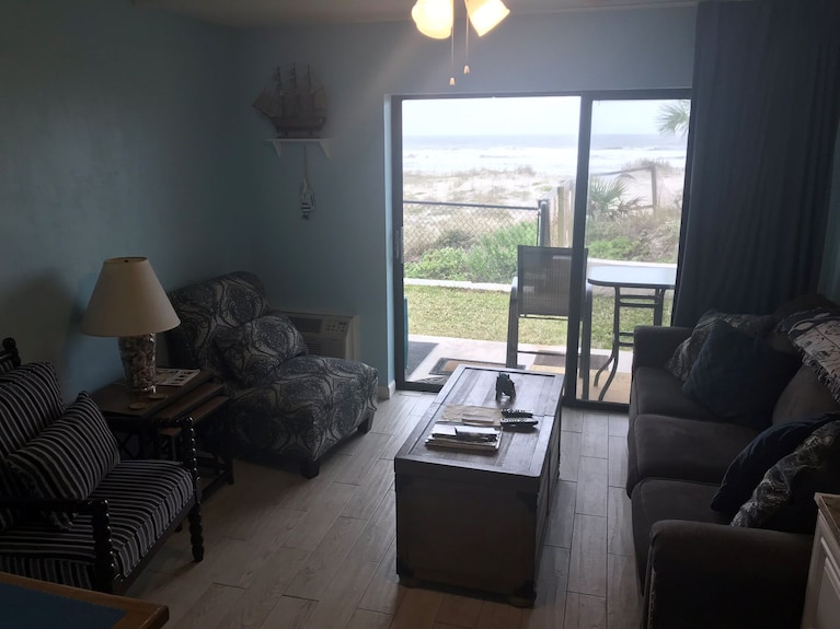 Unidad De Planta Baja Frente Al Mar - Crescent Beach, FL