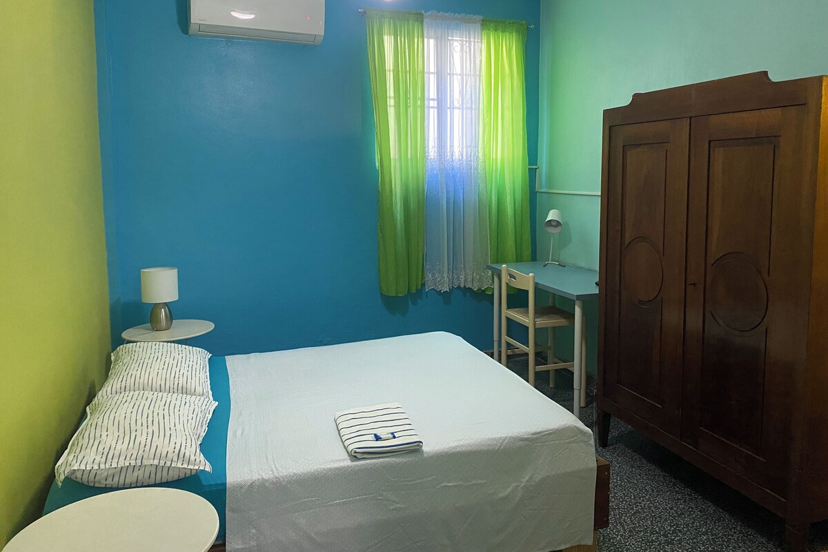 Apartamento clássico, 1 cama de casal e sofá-cama, para não fumantes | Escrivaninha, Wi-Fi de cortesia, roupa de cama