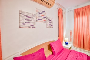 Vila, piscina particular | 3 quartos, cofres nos quartos, individualmente decorados