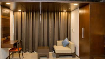 Quarto superluxo, para não fumantes | Roupas de cama premium, cofres nos quartos, individualmente mobiliados