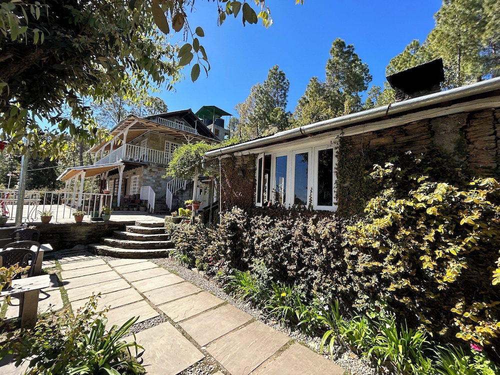 Frozen Woods Resorts - Uttarakhand