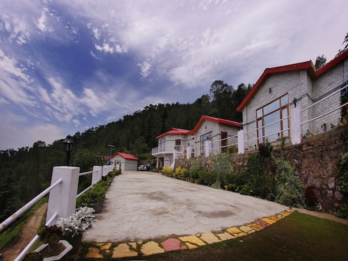Oyo 5928 Village Live In Resort - Chail