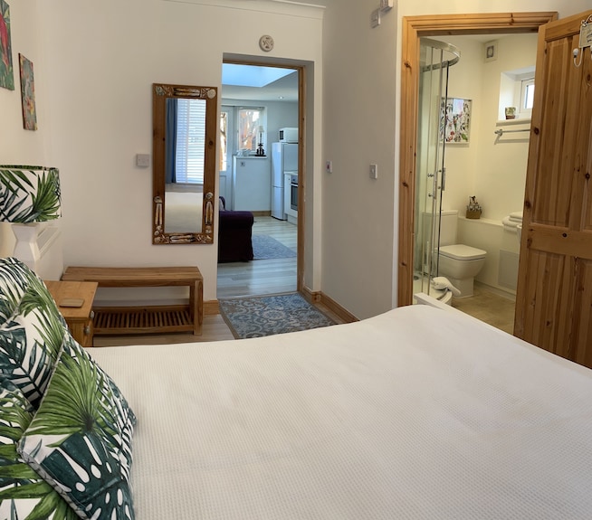 Bournemouth 18 Minutes Walk To Beach, Near Town 1 Bed Wifi Parking Ground Floor - Highcliffe