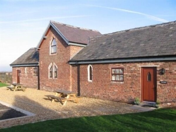 Broomedge Farm Cottages - Warrington