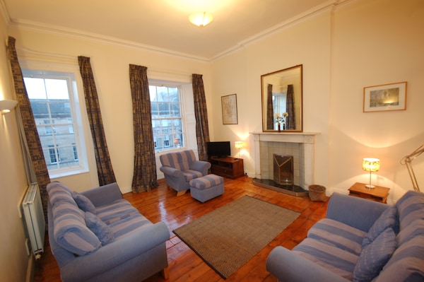 Spacious City Centre 3 Bedroom Apartment - Edinburgh