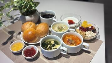 Pequeno-almoço tipo buffet diário mediante uma taxa