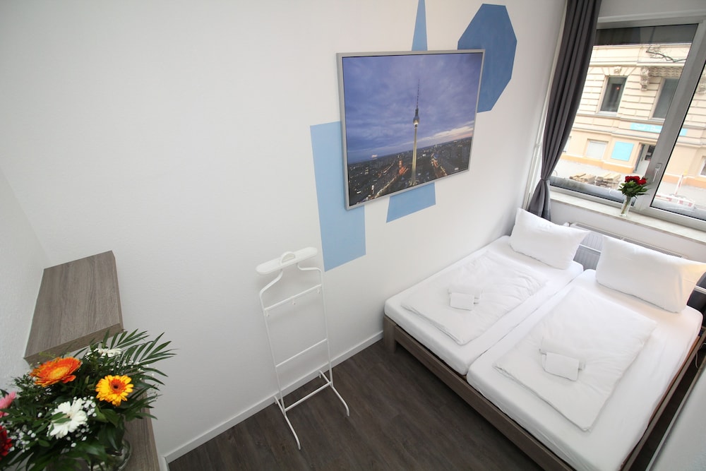 5 Rooms, Up To 11 Persons, Luxuriously Furnished, "Iris5" - Berlin