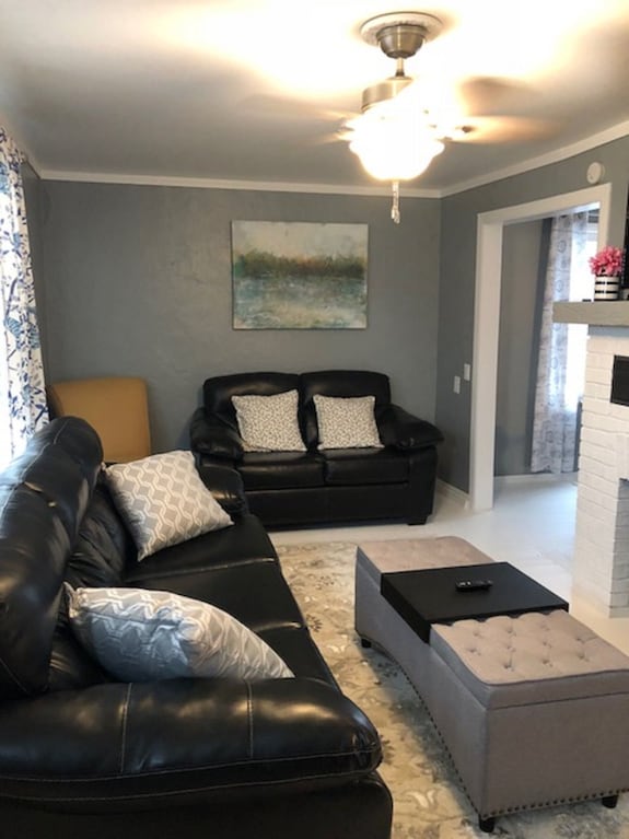 Walk To Downtown/the Landing! Beautiful Cottage, Cozy Private Hot Tub! - Branson, MO