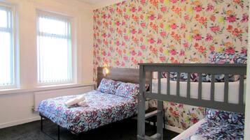 Quarto Quádruplo Comfort, acessível, casa de banho anexa | 1 quarto