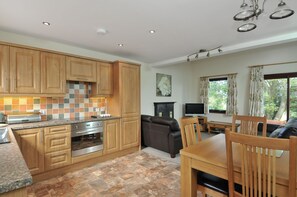 Casa de campo, banheiro privativo (Elgar) | Cozinha privada | Cadeirão de bebê