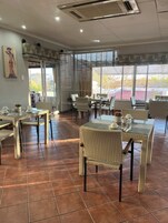 Pequeno-almoço tipo buffet diário incluído