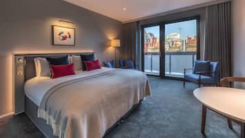 Suite Júnior | Cofre no quarto, secretária