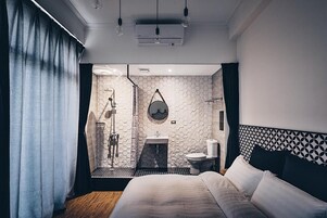 Cortinas blackout, Wi-Fi de cortesia, roupa de cama