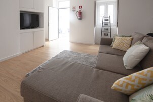 Casa família, 2 quartos, terraço | Área de estar | TV de tela plana