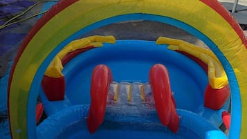 Área de recreio para crianças (ao ar livre)