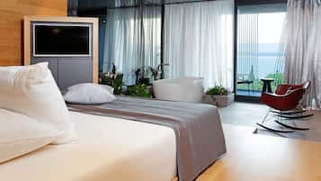 Quarto Duplo Deluxe, varanda, vista para o mar | Minibar, cofre no quarto, secretária