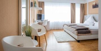 Quarto casal superior, para não fumantes, sacada | Roupas de cama antialérgicas, individualmente decorados