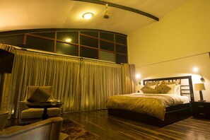 Villa Deluxe, 4 quartos, vista para o oceano | 1 quarto, cofre no quarto, Wi-fi grátis, roupa de cama fornecida 