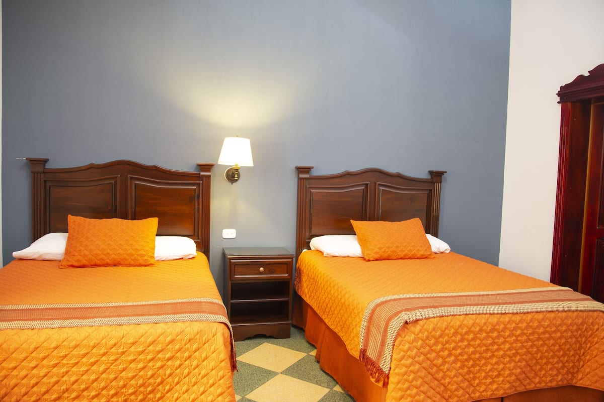 Quarto Duplo Standard, 2 camas de casal, não fumadores | Wi-fi grátis