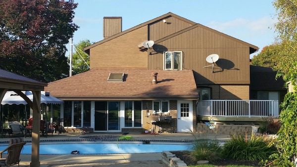 Shane Acres Country Inn - Juneau, WI