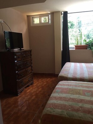 Quarto Individual Clássico, não fumadores | Cofre no quarto, secretária, Wi-fi grátis, roupa de cama fornecida 