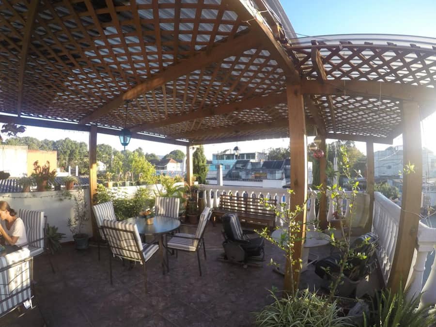 Café da manhã com pratos da culinária local grátis todos os dias