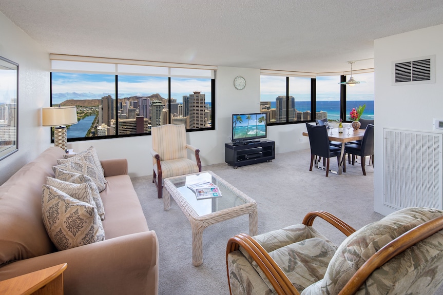2bed/2bath Penthouse Ocean/diamond Head Views, Near Convention Center - O‘ahu, HI