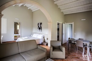 Suite Júnior, acesso à piscina, vista para o jardim | Roupa de alta qualidade, edredões de penas