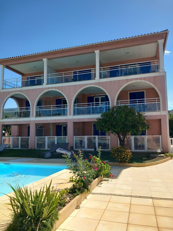 Fachada da propriedade