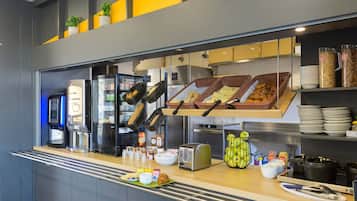 Café da manhã com buffet todos os dias mediante uma taxa