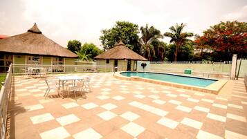 Bar junto à piscina