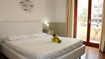 Minibar, Wi-fi grátis, roupa de cama fornecida